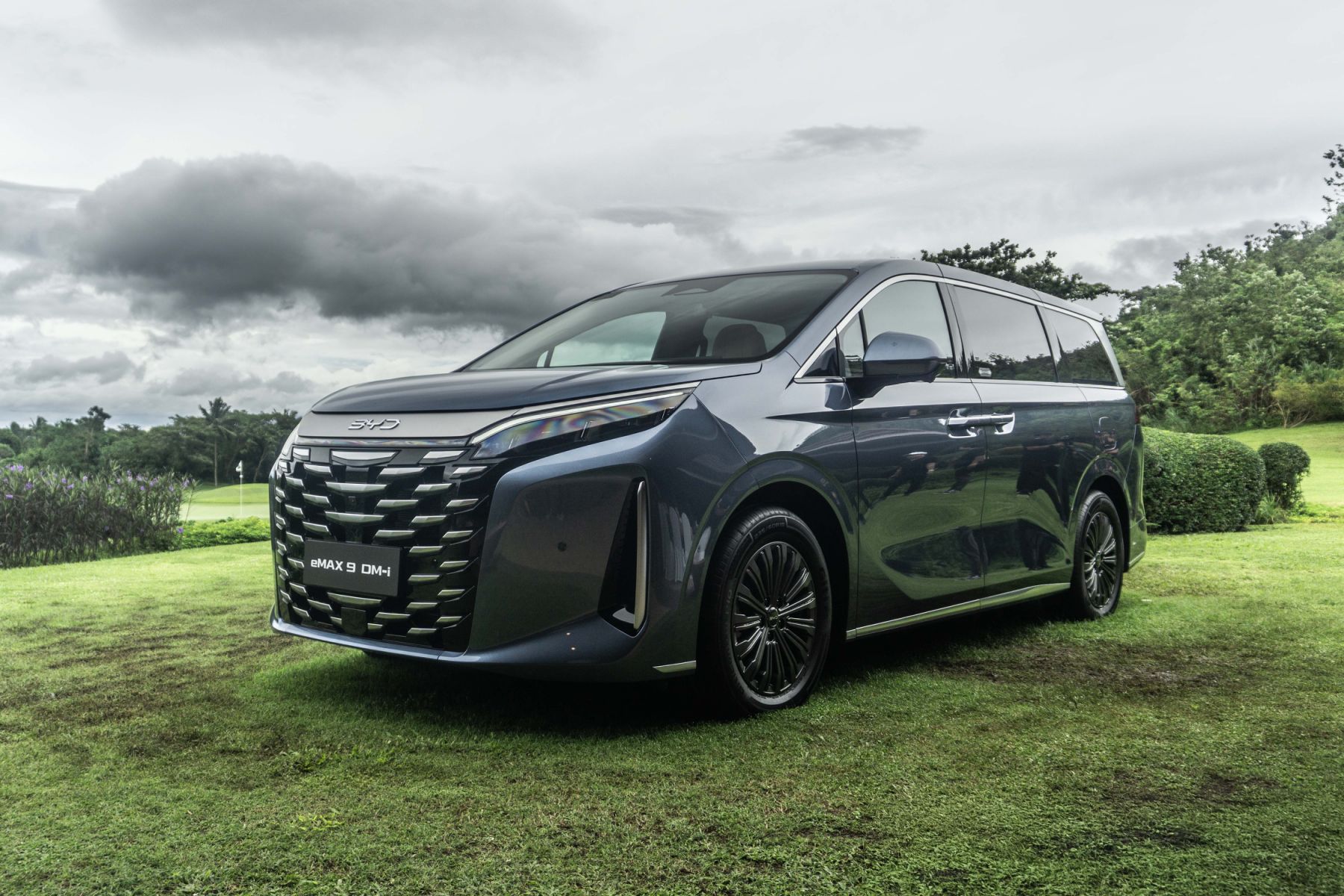2026 BYD eMAX 9 DM-i Now In PH, Priced From P2.678M - Go Flat Out PH